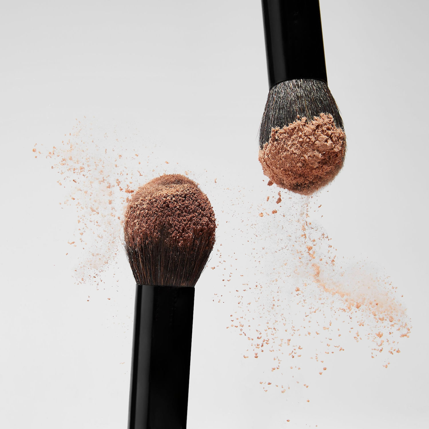 The Fluffy Setting Powder Brush | SHOP BAZAAR