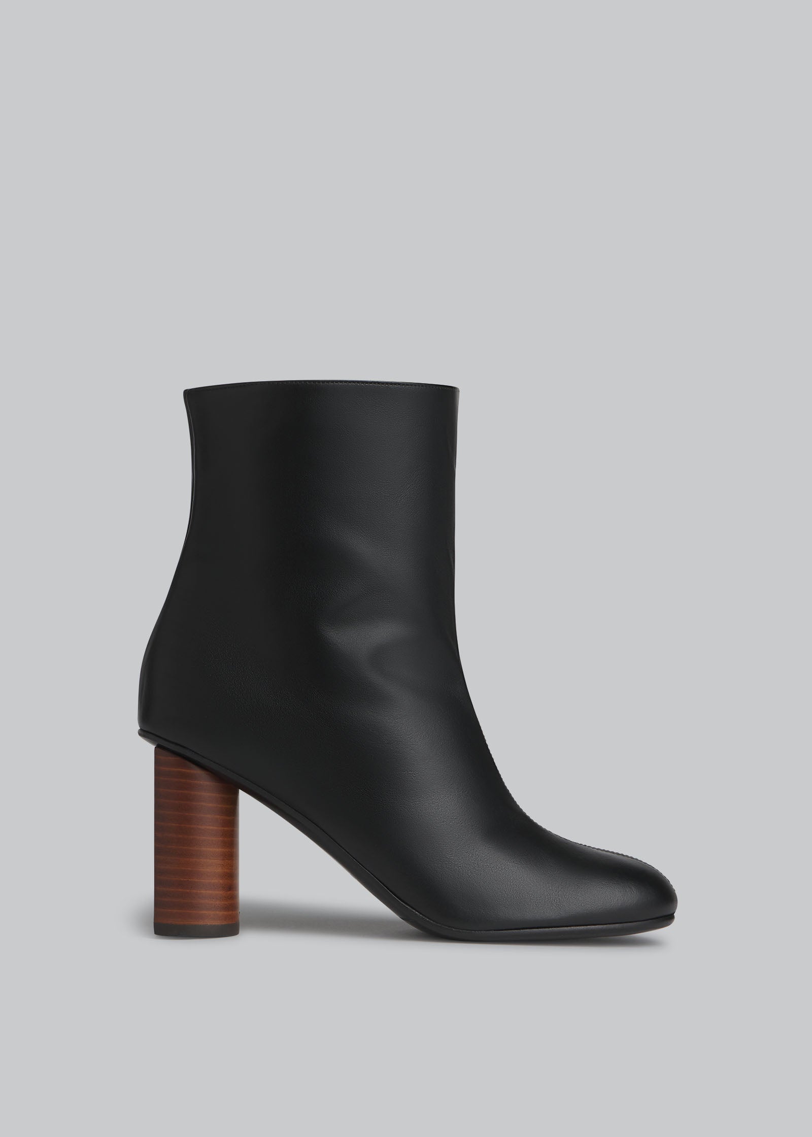 Front Seam Ankle Boot in Calfskin - Black | SHOP BAZAAR