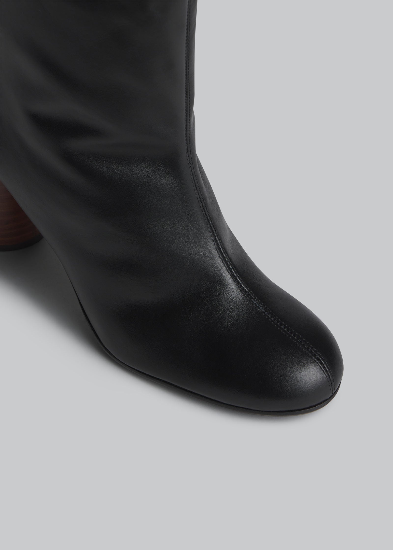 Front Seam Ankle Boot in Calfskin - Black | SHOP BAZAAR