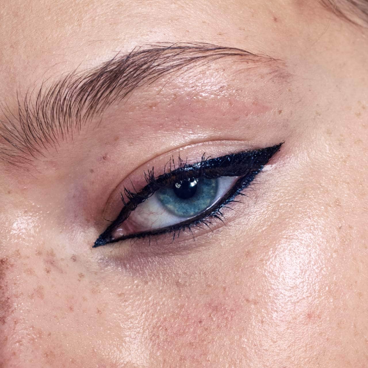 Micro Eye Liner- Precision Liquid Eye Liner | SHOP BAZAAR